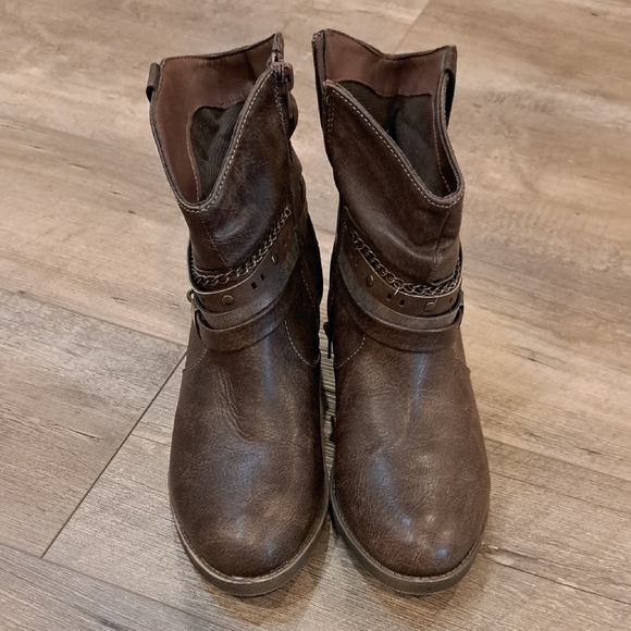 Jellypop | Shoes | Jellypop Brown Heeled Boots With Distressed Leather ...